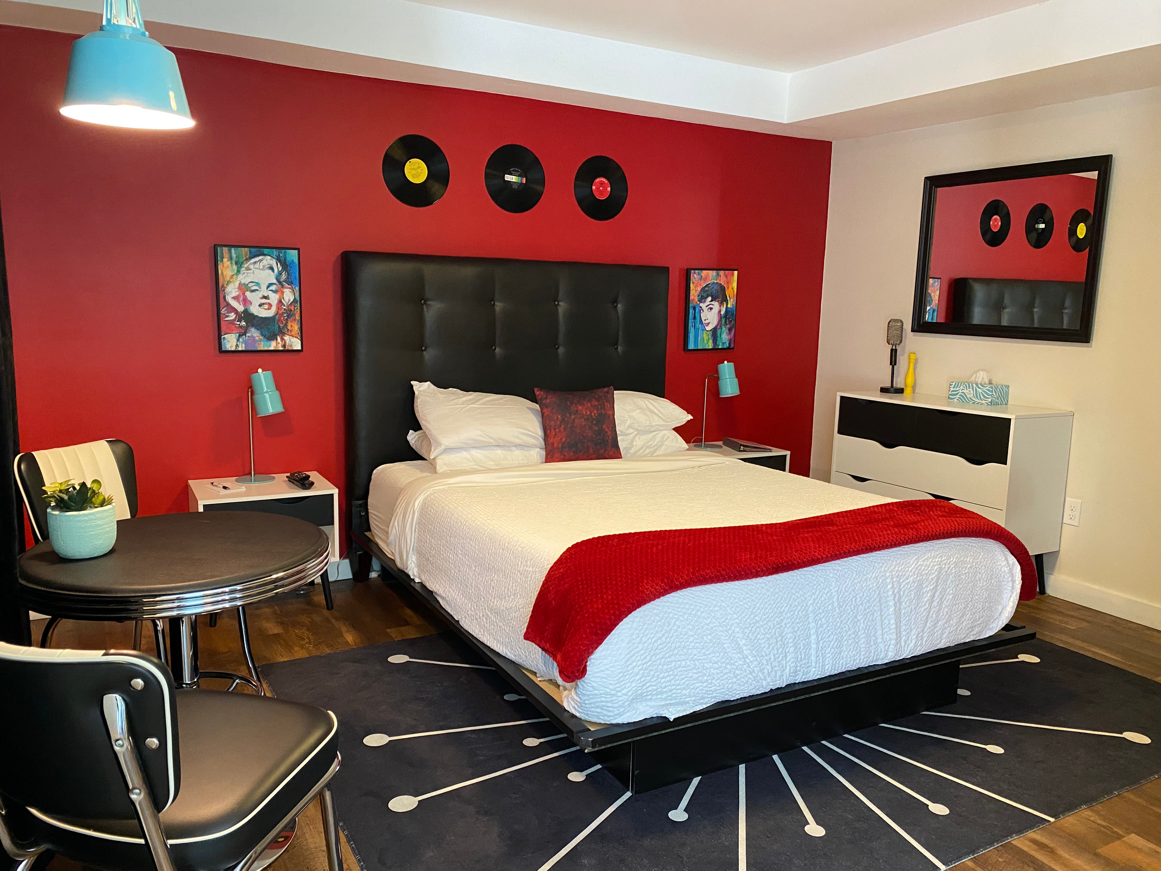 Retro Suite #10 – hideawayretreat